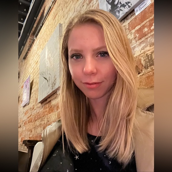 Caitlin's Closet (@cait0611) | Poshmark